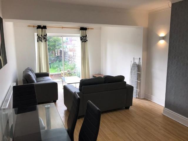 4 bedroom semi detached house to rent