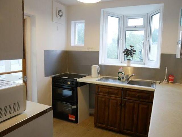 4 bedroom semi detached house to rent