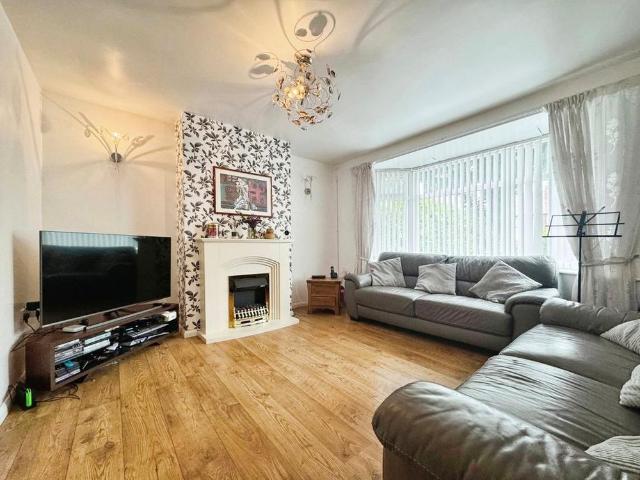 4 bedroom semi detached house to rent