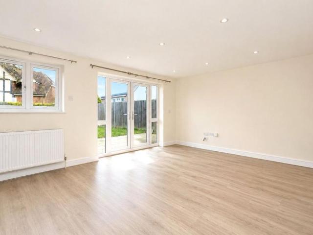4 bedroom semi detached house to rent