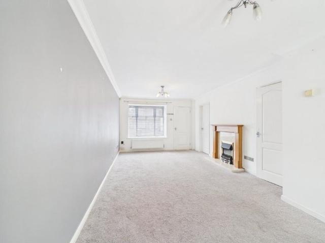 4 bedroom semi detached house to rent