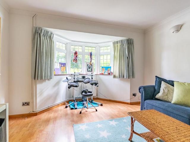 4 bedroom semi detached house to rent