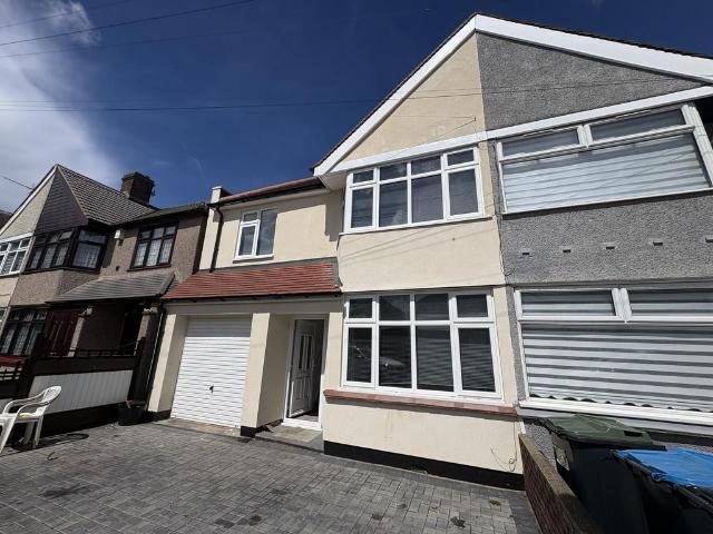 4 bedroom semi detached house to rent