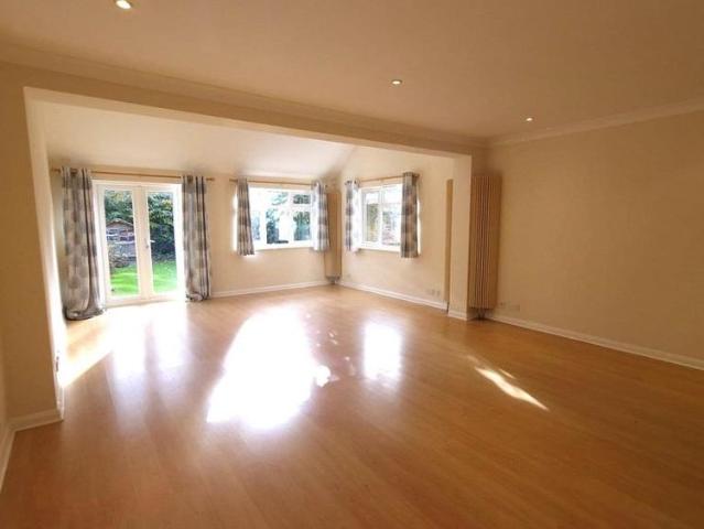 4 bedroom semi detached house to rent