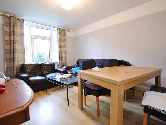 4 bedroom semi detached house to rent