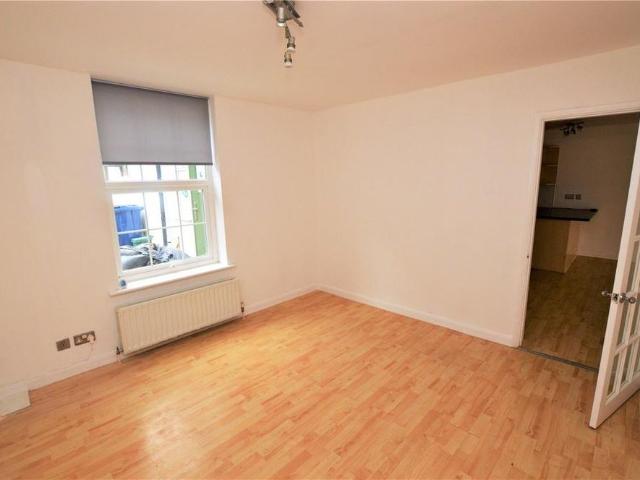 4 bedroom semi detached house to rent