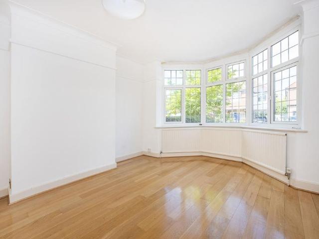 4 bedroom semi detached house to rent