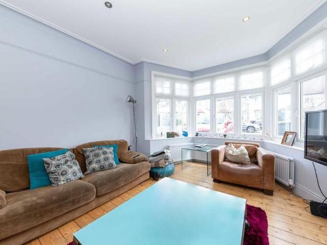 4 bedroom semi detached house to rent
