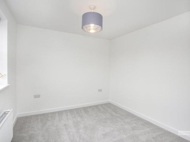 4 bedroom semi detached house to rent