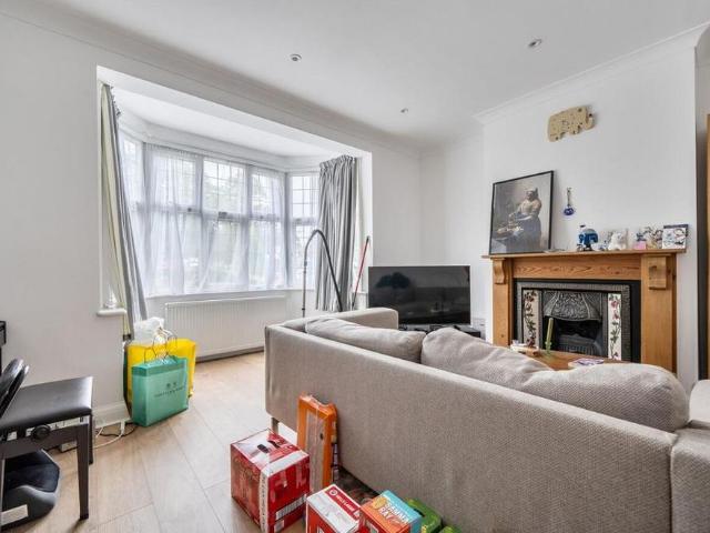 4 bedroom semi detached house to rent