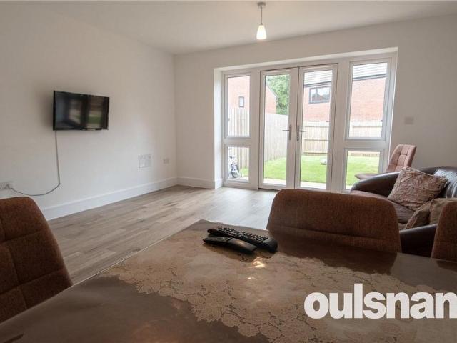 4 bedroom semi detached house to rent