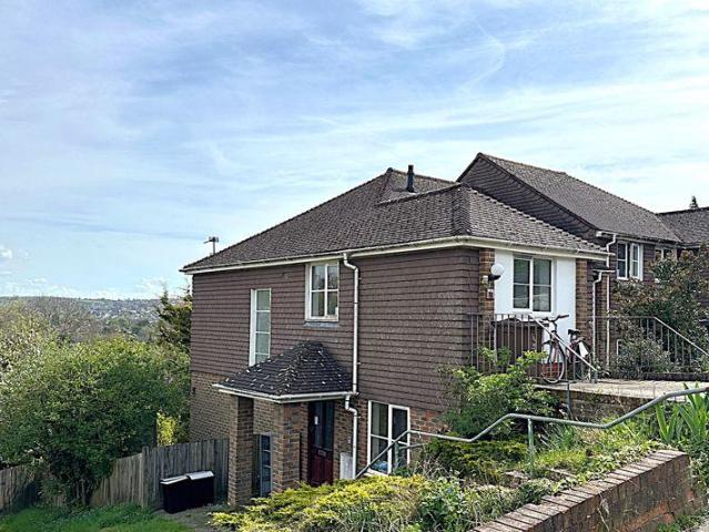 4 bedroom semi detached house to rent