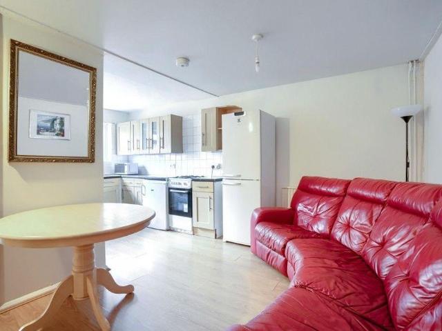 4 bedroom semi detached house to rent