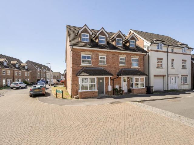 4 bedroom semi detached house to rent