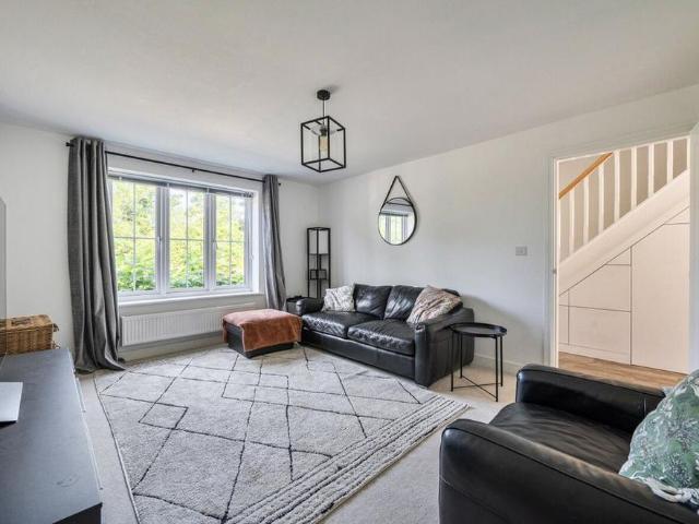 4 bedroom semi detached house to rent