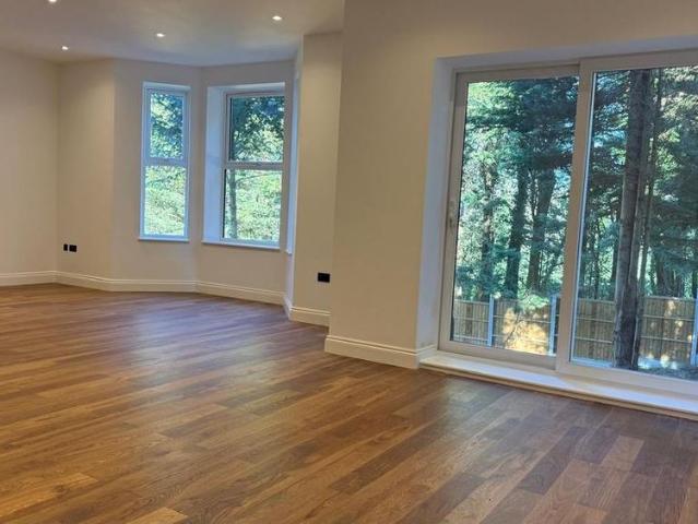 4 bedroom semi detached house to rent