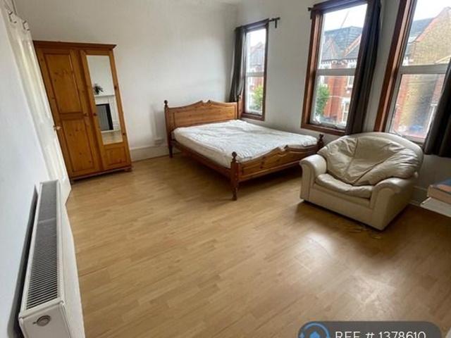4 bedroom semi detached house to rent