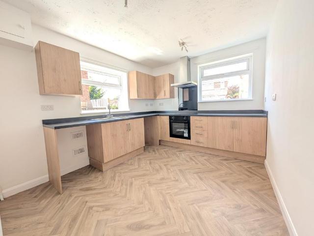 4 bedroom semi detached house to rent