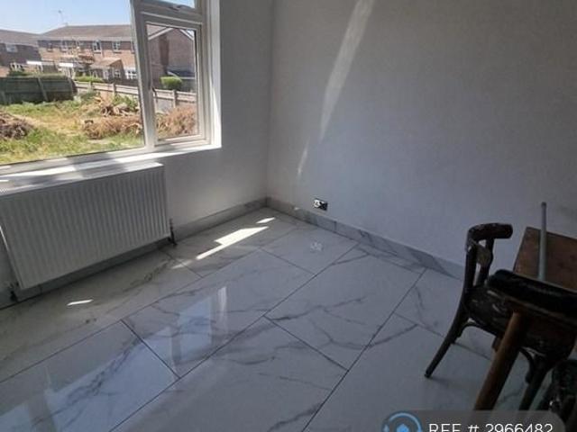 4 bedroom semi detached house to rent