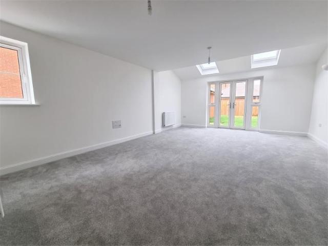 4 bedroom semi detached house to rent