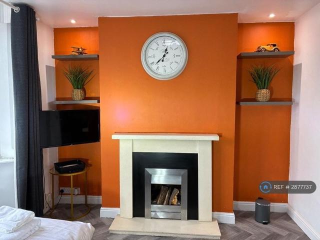 4 bedroom semi detached house to rent