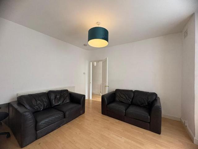 4 bedroom semi detached house to rent
