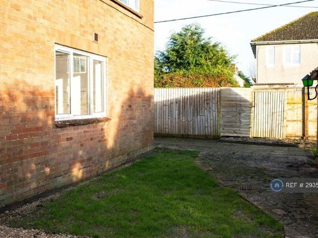 4 bedroom semi detached house to rent