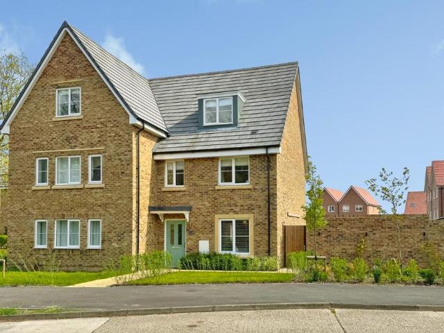 4 bedroom semi detached house to rent