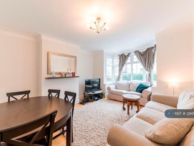 4 bedroom semi detached house to rent