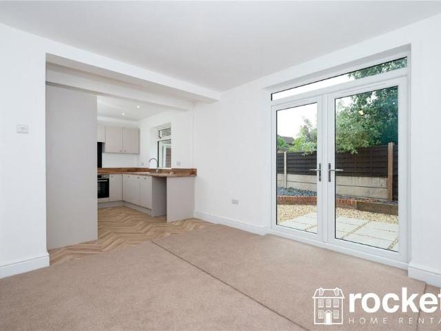 4 bedroom semi detached house to rent