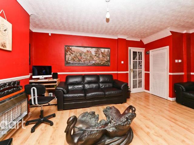4 bedroom semi detached house to rent
