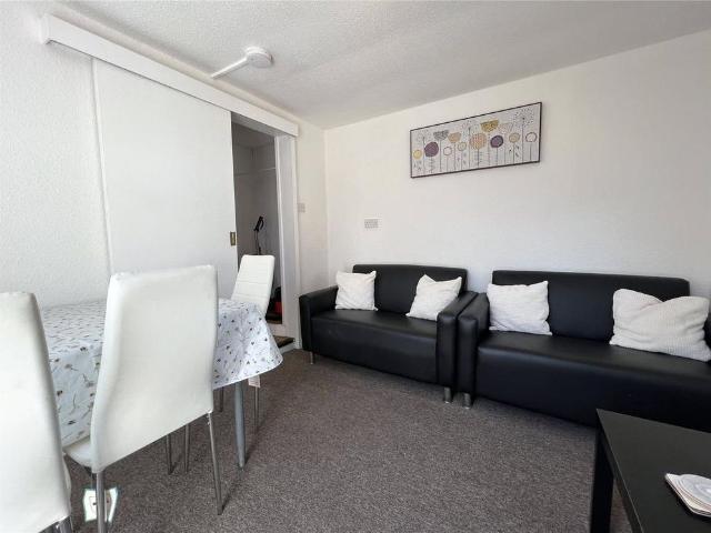 4 bedroom semi detached house to rent