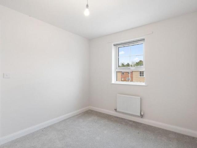 4 bedroom semi detached house to rent