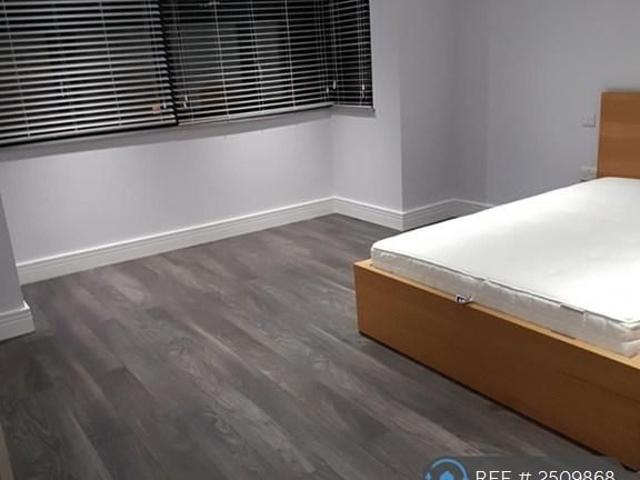 4 bedroom semi detached house to rent