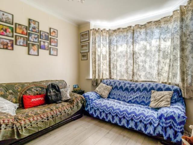 4 bedroom semi detached house to rent