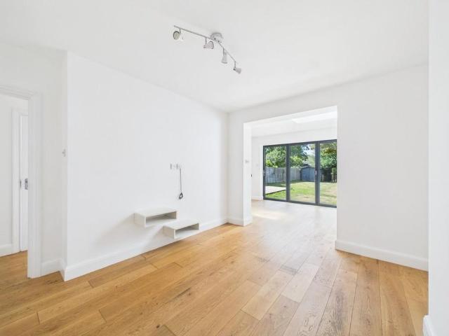 4 bedroom semi detached house to rent