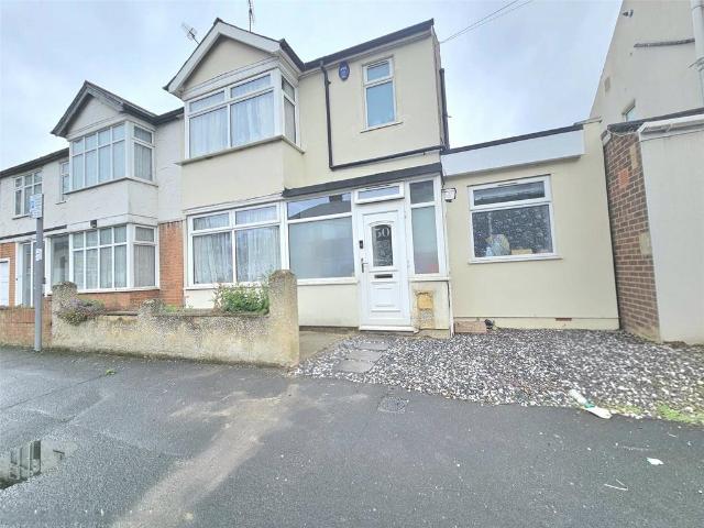 4 bedroom semi detached house to rent