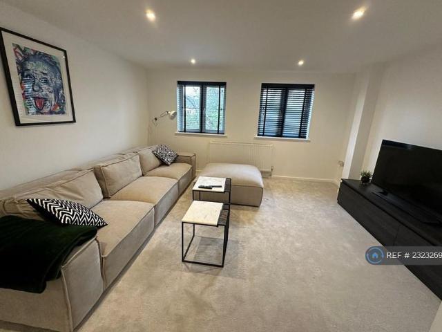 4 bedroom semi detached house to rent