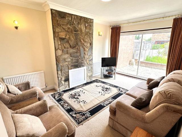 4 bedroom semi detached house to rent