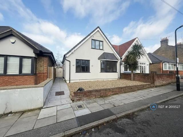 4 bedroom semi detached house to rent