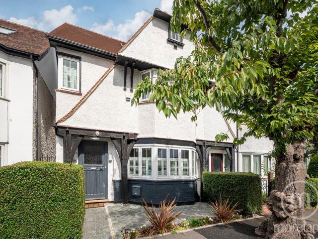 4 bedroom Semi detached house to rent