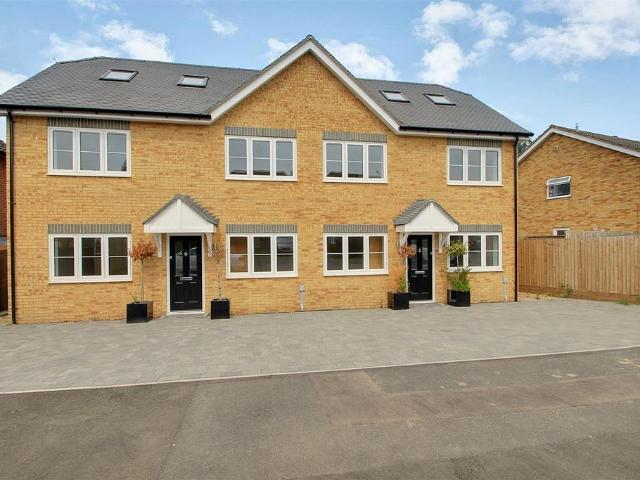 4 bedroom semi detached house to rent