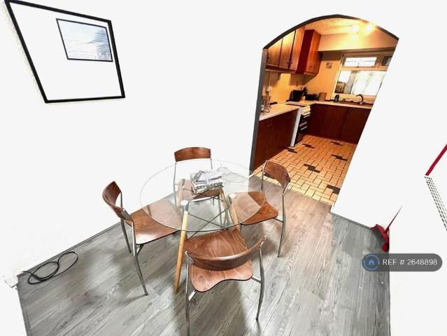 4 bedroom semi detached house to rent