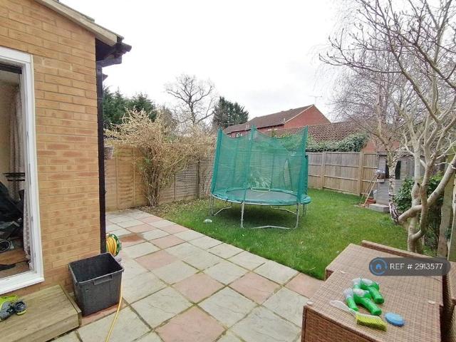 4 bedroom semi detached house to rent