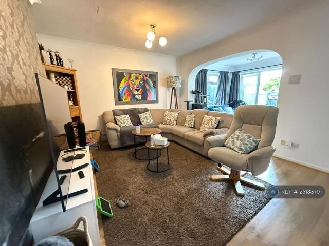 4 bedroom semi detached house to rent