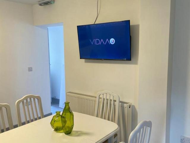 4 bedroom semi detached house to rent