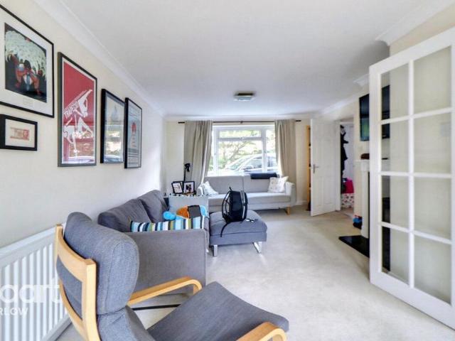 4 bedroom semi detached house to rent