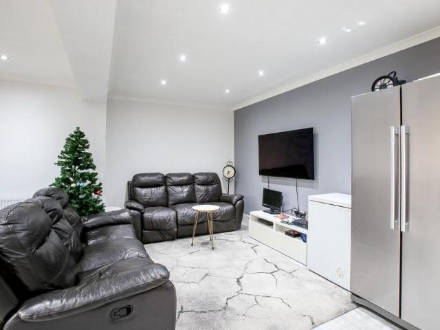 4 bedroom semi detached house to rent