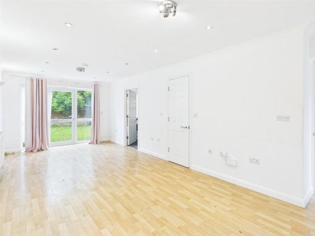 4 bedroom semi detached house to rent