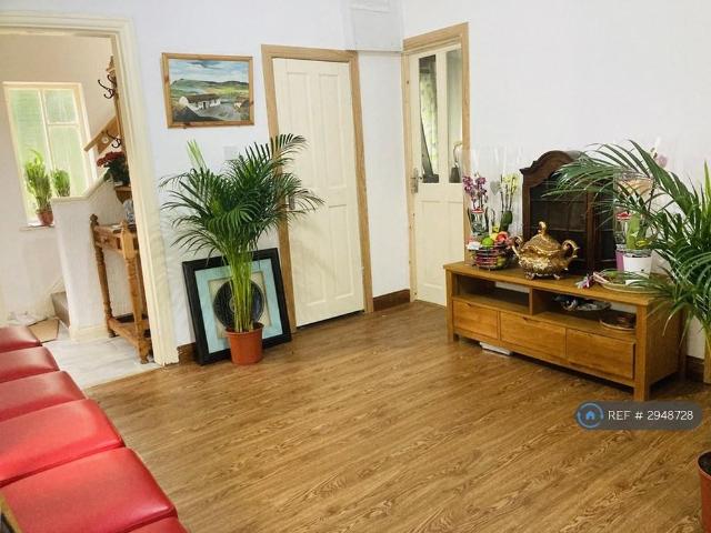 4 bedroom semi detached house to rent